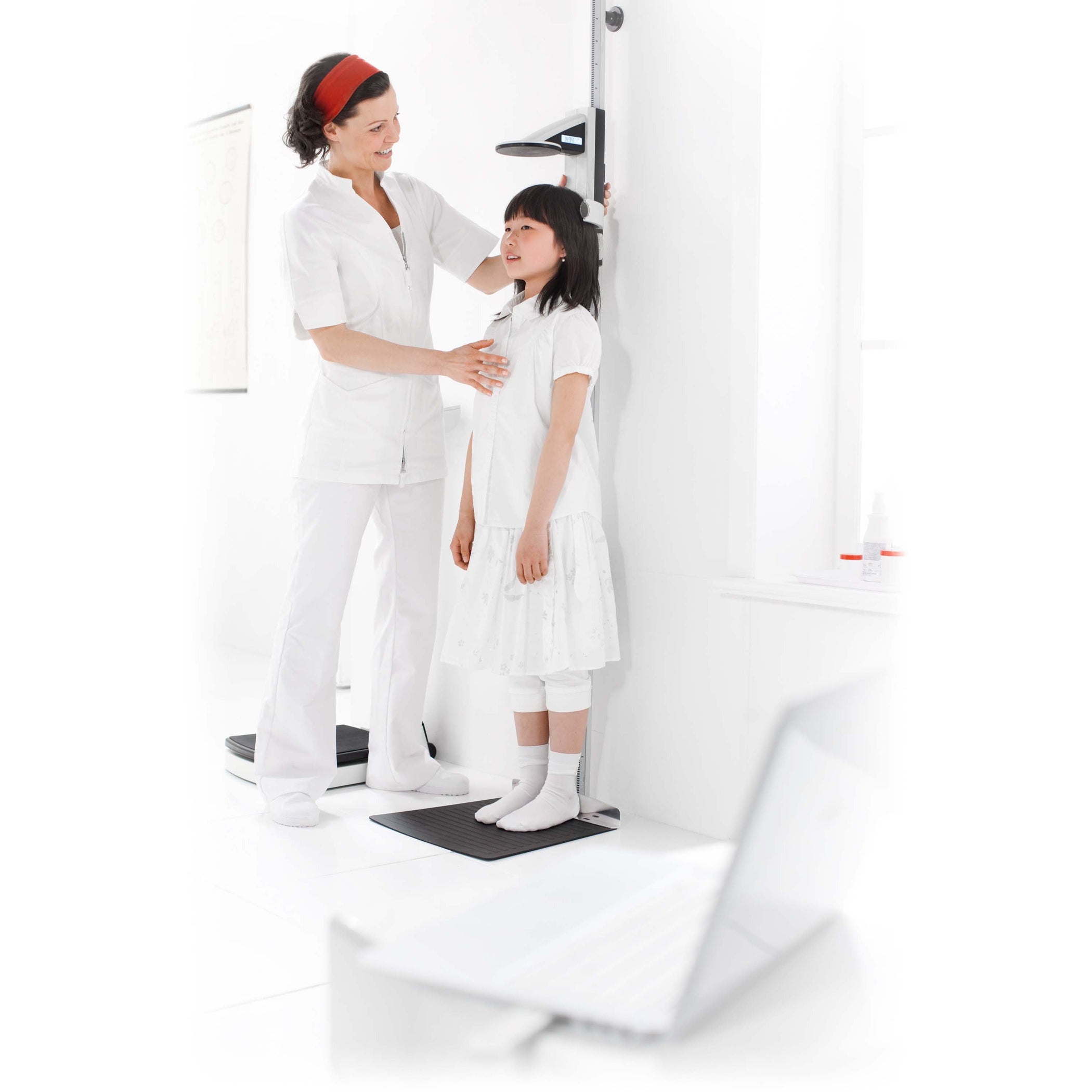 seca 264 - Wall-mounted Stadiometer with Display on the Headpiece