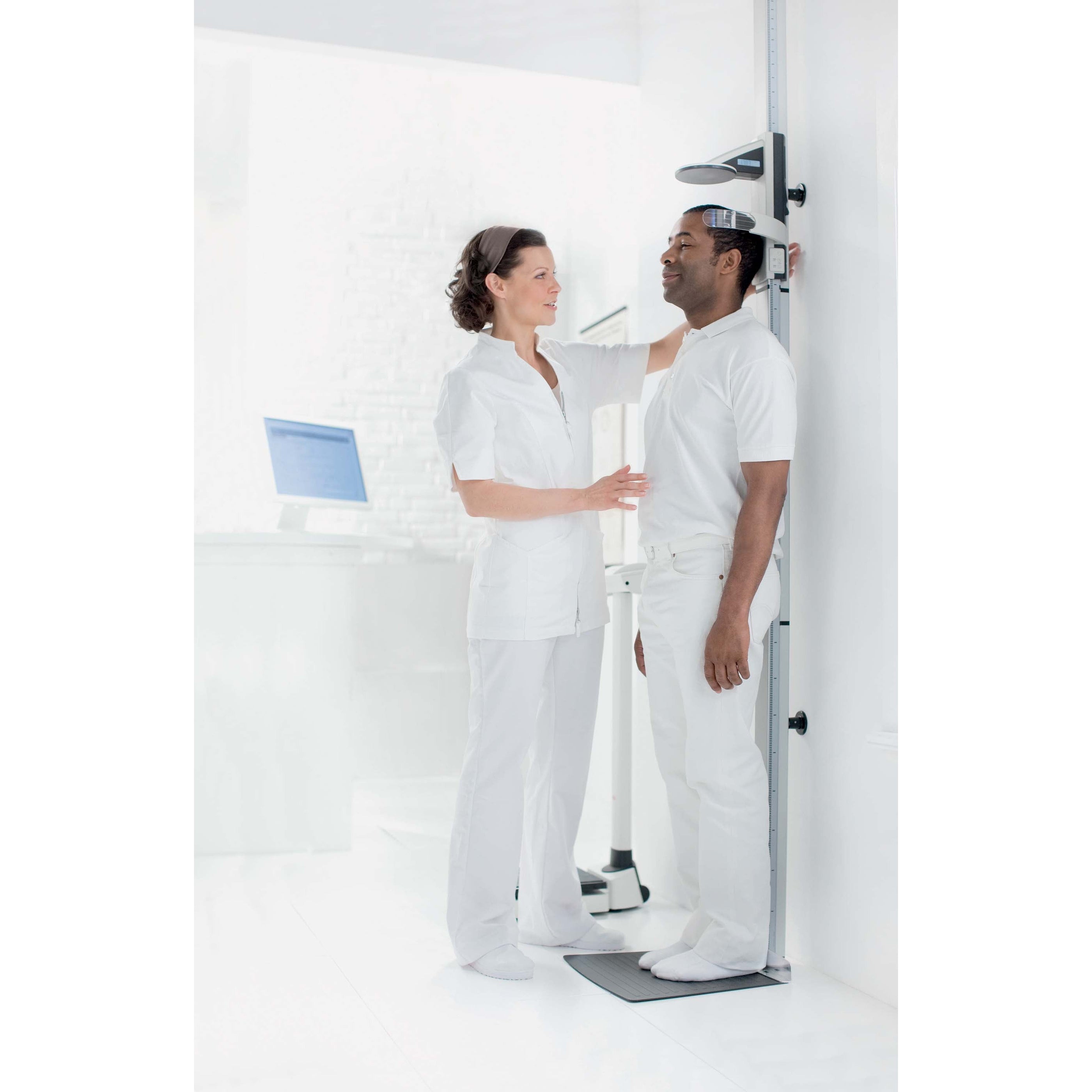 seca 264 - Wall-mounted Stadiometer with Display on the Headpiece