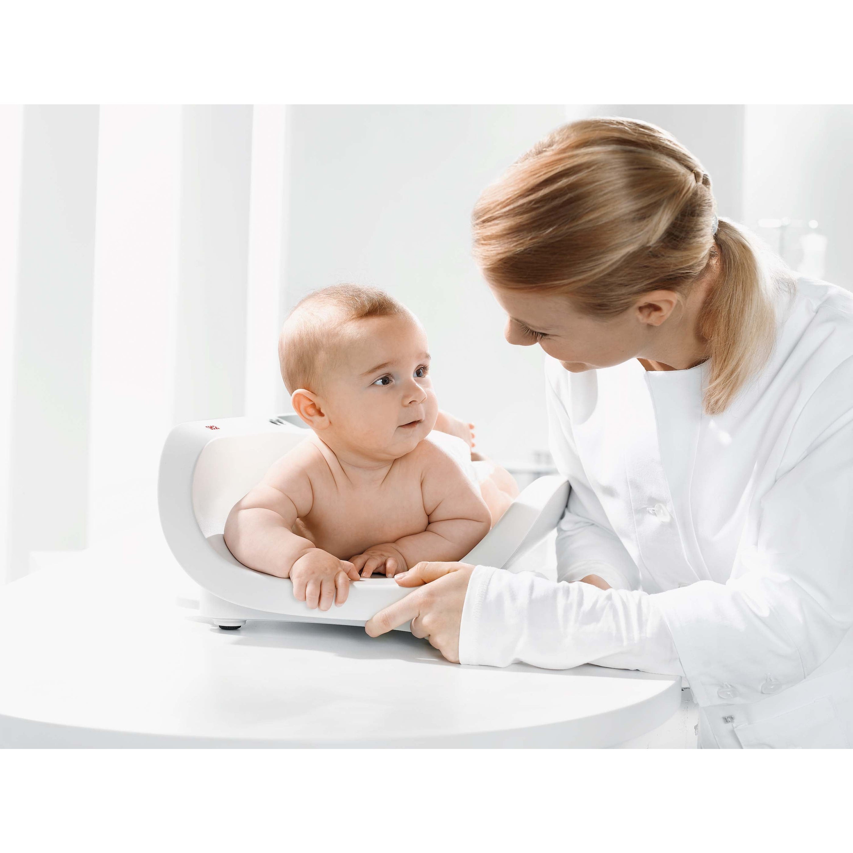 seca 376 - Baby Scale with Extra Large Weighing Tray [Class III Medica