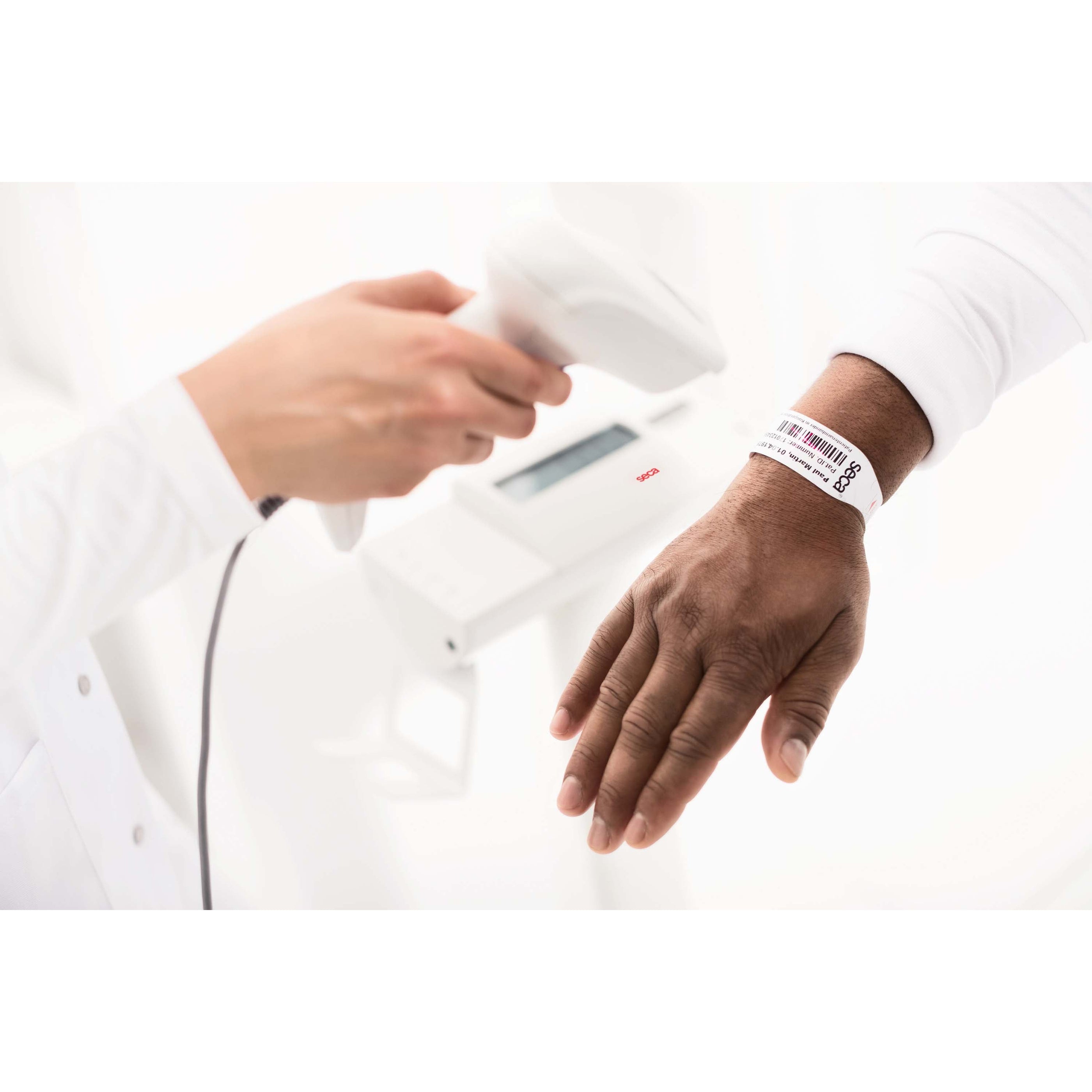 seca 704 - EMR-validated column scale with 300 kg capacity